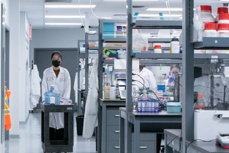 How Outsourcing RNA-LNP Production Can Have A Competitive Advantage