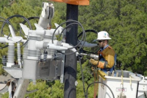 Oncor Installs First Intelligent, Pulse-Closing Switch In The World In ...