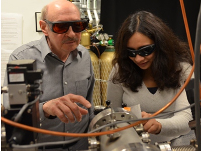 Scientists Measure Speedy Electrons In Silicon