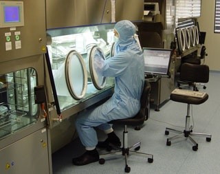 Quick Air-Lock For Rapid Decontamination And Transfer (SARA)