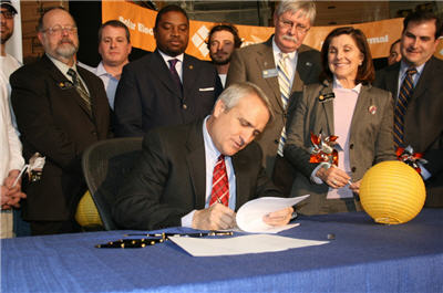 Colorado Governor Signs Historic Renewable Energy Bill